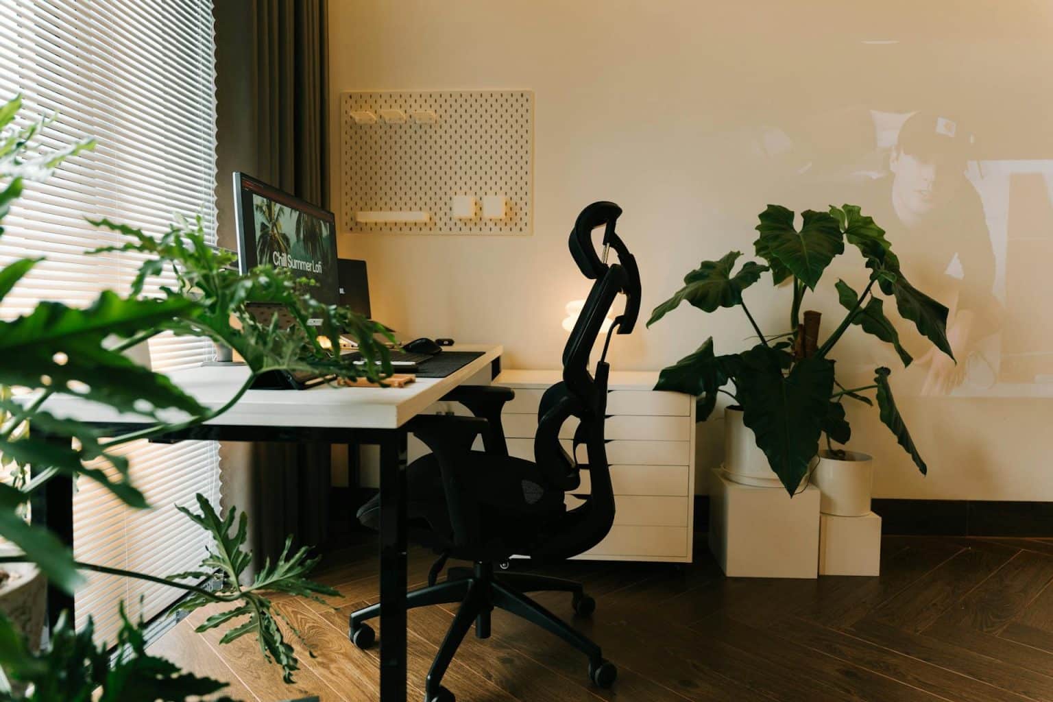 How to Choose a Comfortable Office Chair for Long Hours of Work - The ...